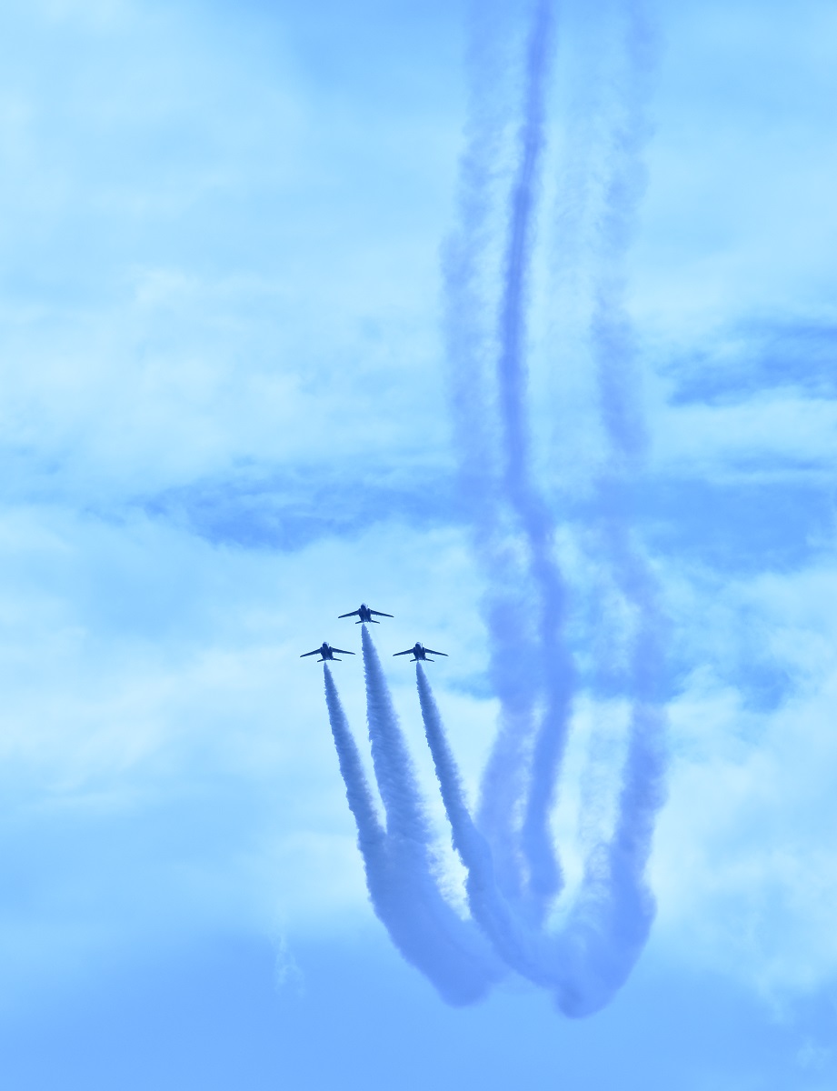 Top Gun ! Blue impulse demonstration flight taking off from Matsushima ...