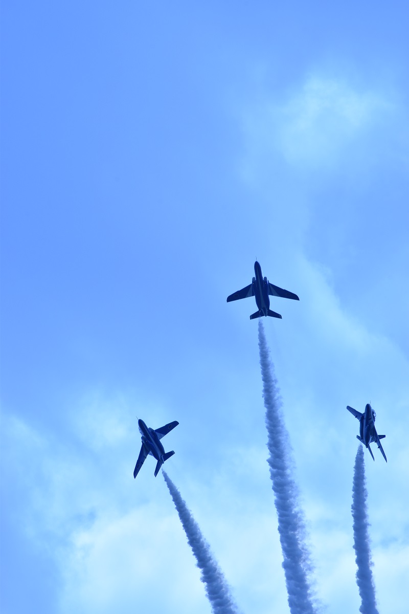 Top Gun ! Blue impulse demonstration flight taking off from Matsushima ...