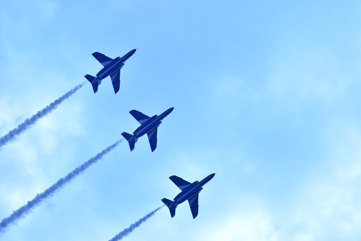 Top Gun ! Blue impulse demonstration flight taking off from Matsushima ...